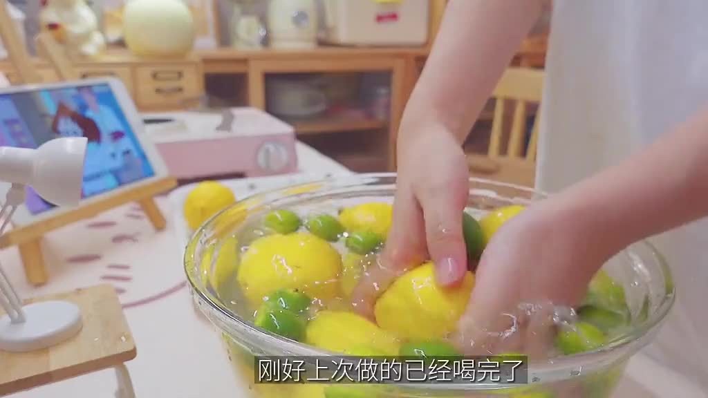 get到懒人百香果柠檬蜜的做法了冷冻起来随时想喝随时泡一颗够我...