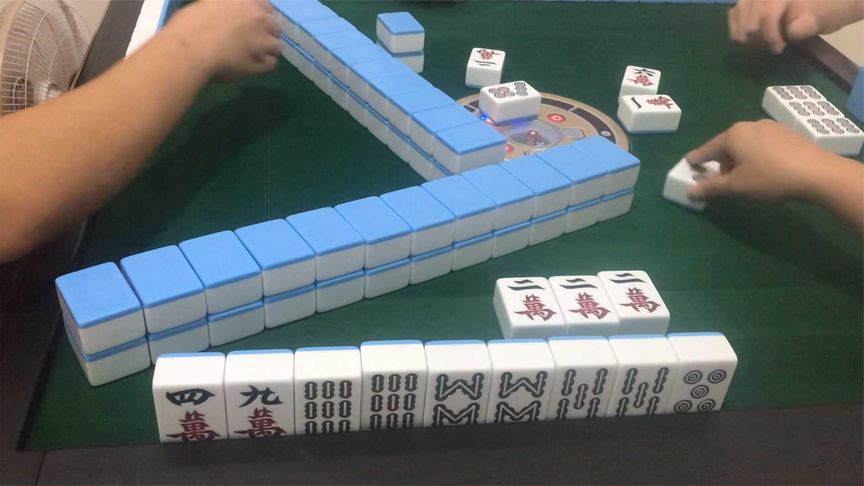 四川麻将:出门遭遇对手杠上花,逆风开局看沙漏如何扭转乾坤