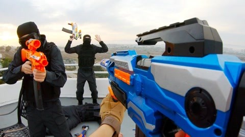 真人CS:豪宅营救行动!出发!