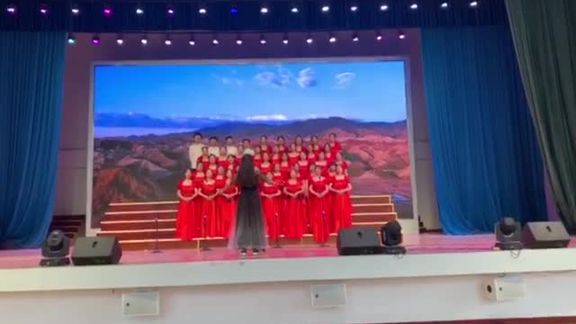 #舞台无处不在 #文艺汇演 女儿的歌曲比赛听说她们系拿了个第一