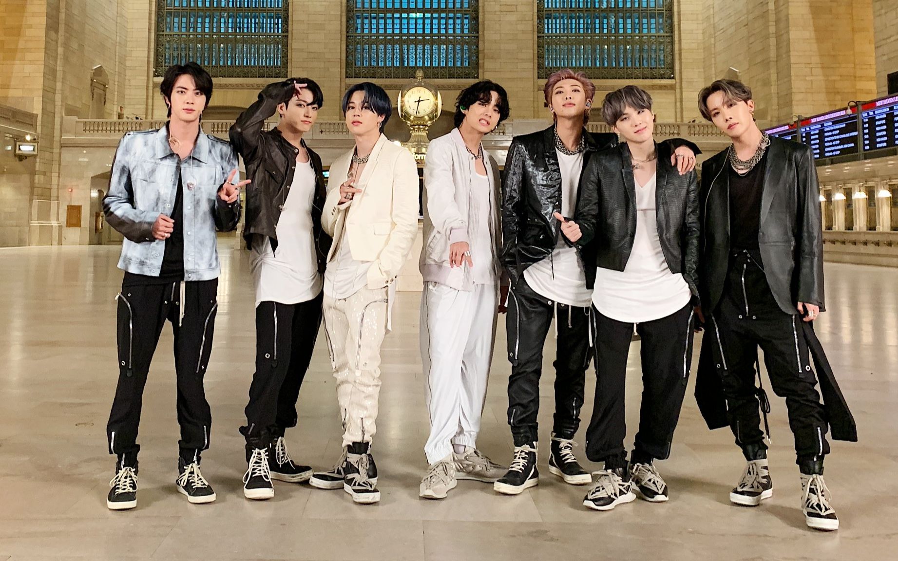 【防弹少年团】 "ON" 初舞台 at Grand Central Terminal for The Tonight ...