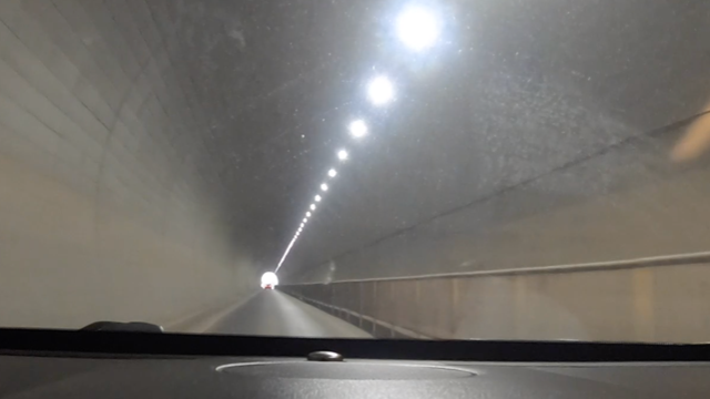 大连有条隧道太考验车技,窄到只能过一台车,就在中山区