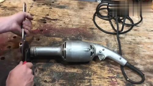 老外翻修50年代的手砂轮机,修好又能正常用,这下又不用买了