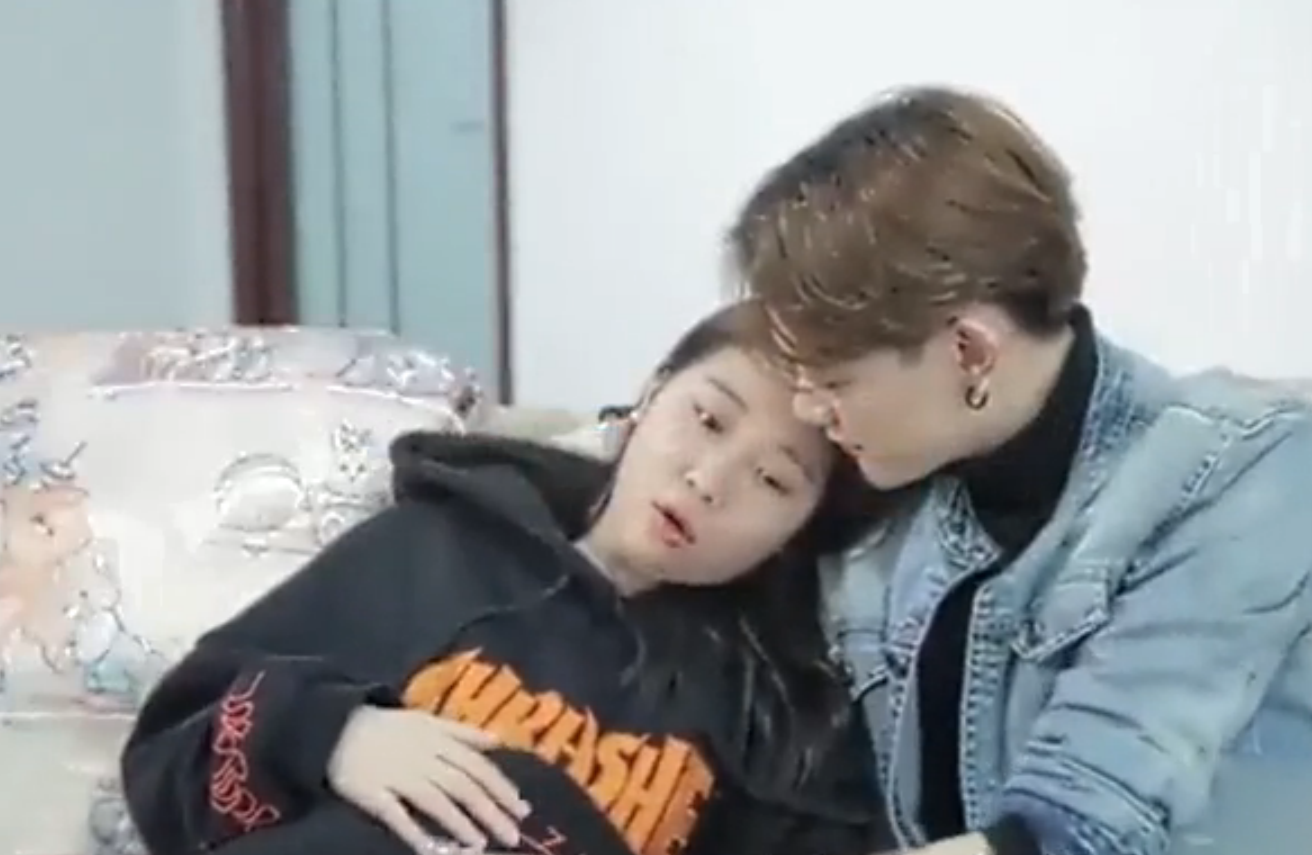 爸爸O型腿妈妈X型腿 生出的孩子是大长腿 真是谬论啊
