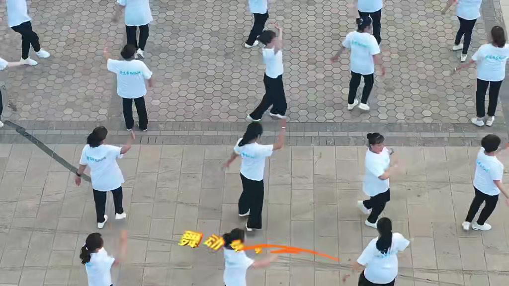 由云南移动与云南广播电视台联合主办的第三届"爱家杯"广场舞大赛将...