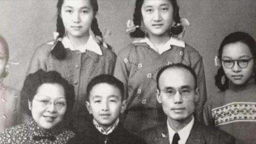 新文化运动背后的隐秘:此人做一件事逃亡国外,只因女性不答应