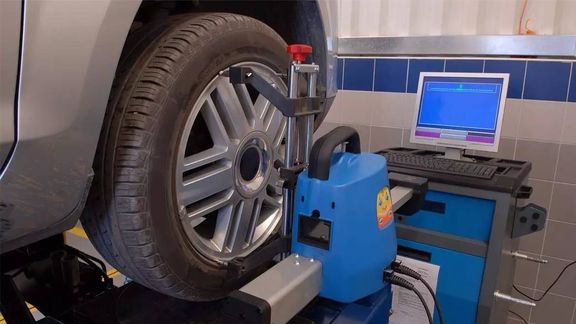 四轮定位是个技术活?究竟该怎样进行四轮定位?