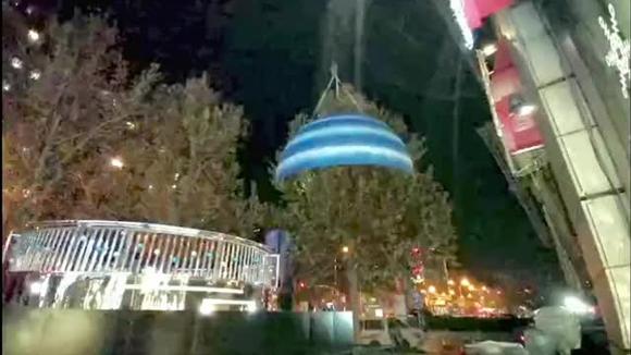 UPLAN橱窗设计作品鉴赏——北京SKP(蔚蓝星球)#装置艺术