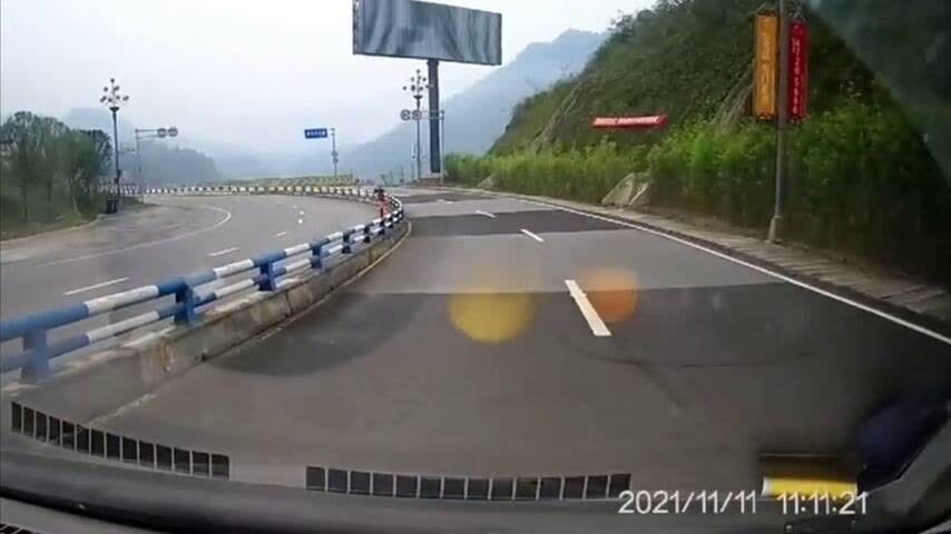 逆向行驶害人害己,这种司机到底咋想的?