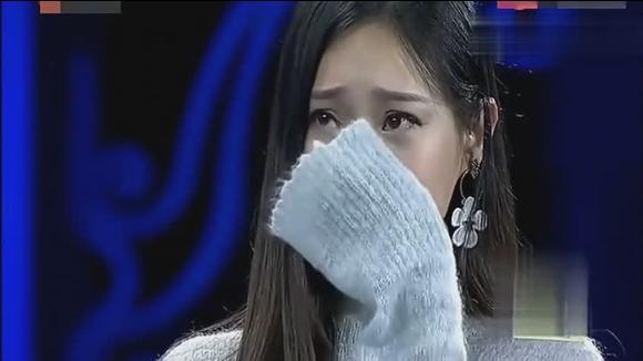 美女哭成泪人用保证书挽回男友,男孩接下来的做法把观众给惊呆了