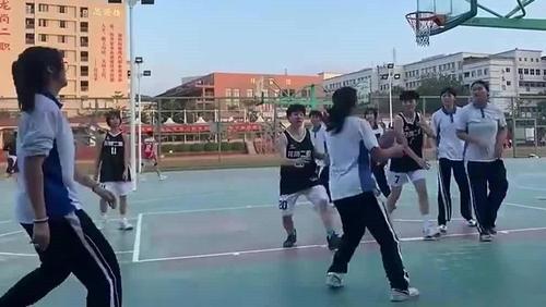 库里:这投篮姿势很像我