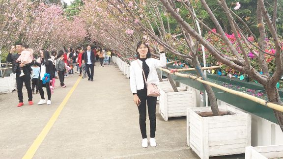 打工夫妻:小夫妻俩周末游玩,去看看春天的樱花有多好看