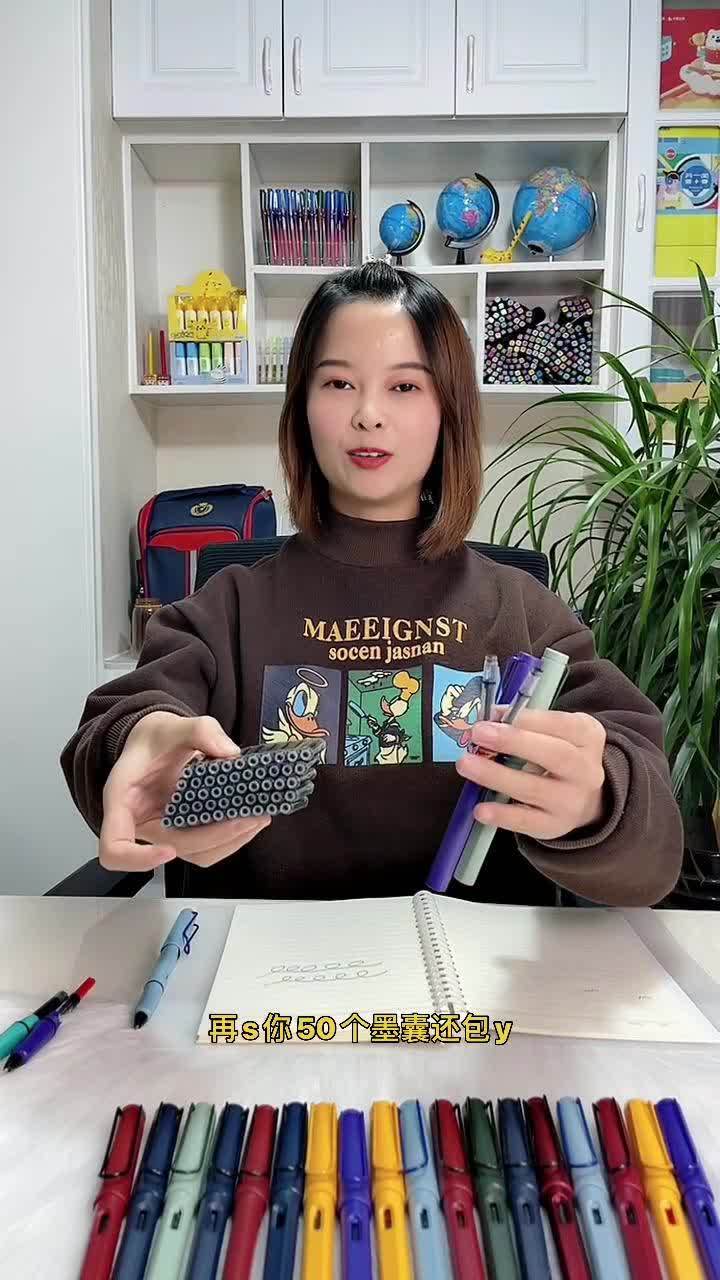 书写顺滑不断水不断墨的钢笔式中性笔来喽