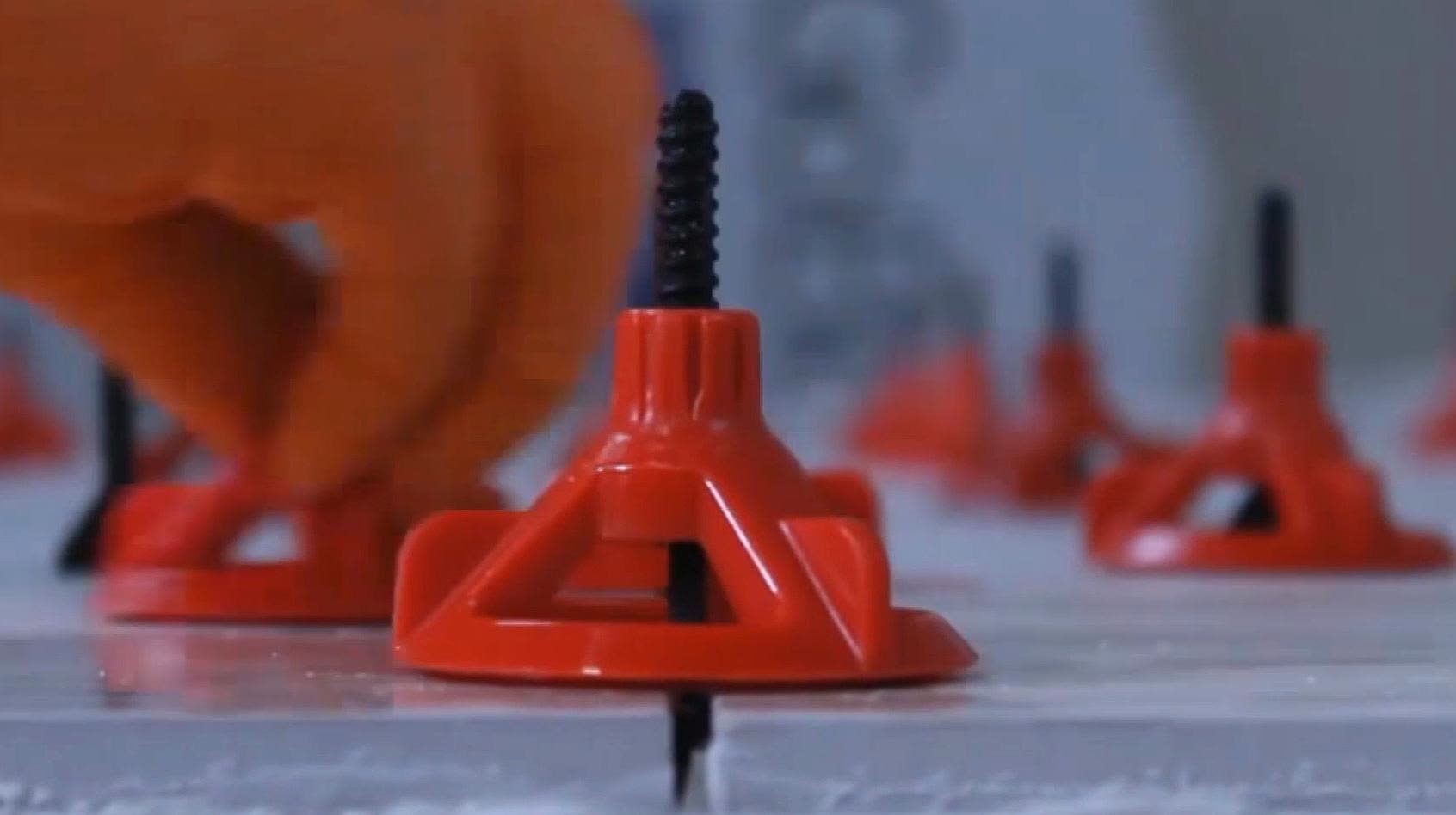 农民师傅发明贴砖神器,装修工都爱不释手,制作简单易学