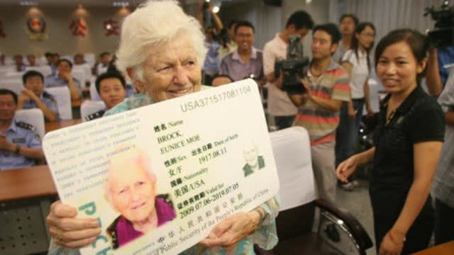 还在想要外国绿卡?外国人却想加入中国国籍,只是难度太大了!