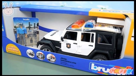 汽车玩具:炫酷的警车玩具模型,还有酷酷的警车叔叔哦!