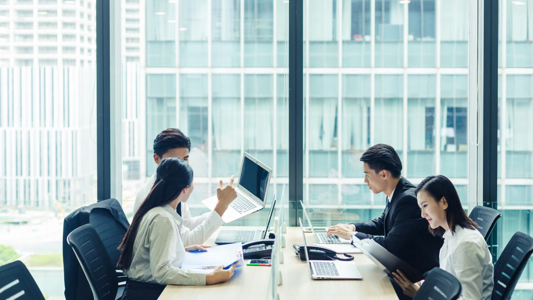 找工作去房地产行业还是其他