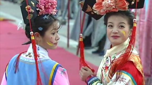 《还珠格格》爆笑一幕,演员对油漆如临大敌,殊不知背后导演搞鬼