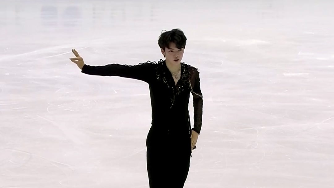 花样滑冰锦标赛 车俊焕位居男单短节目第一