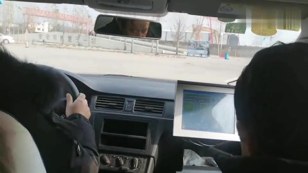 驾考:美女科目二模拟考试,一遍不如一遍,看着都替他捏把汗