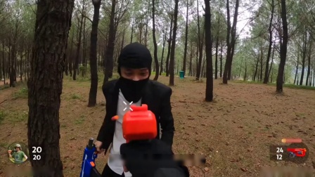 真人CS:一群大男人,在树林玩玩具枪大作战,真的快乐