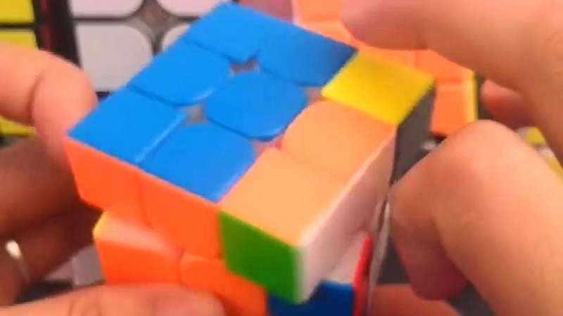 新手魔方复原教程,学会了更容易懂!