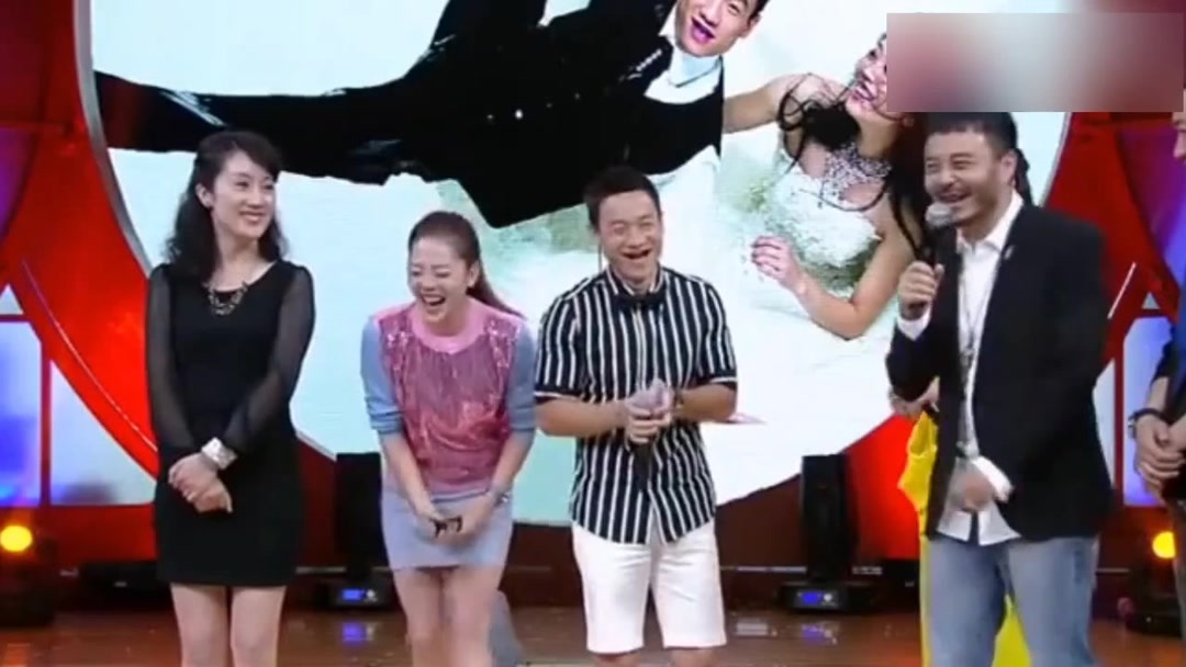 杨威双胞胎女儿练习吊单杠,杨阳洋全程护妹!