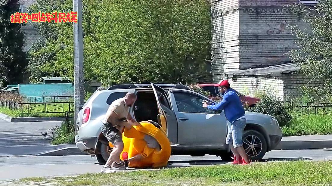 在俄罗斯拍“恶搞视频”是什么下场?战斗民族的脾气太暴了