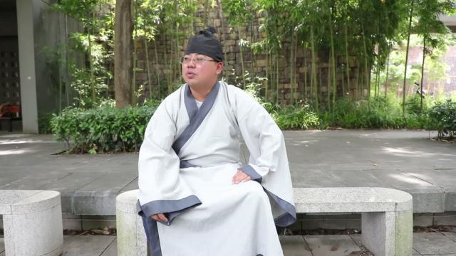 大师给美女算命,5行缺土看大师如何破解,看完真是太逗了
