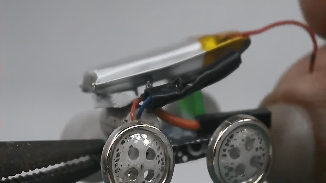 牛人打造迷你模型,没想到还能动起来,这技术太棒了