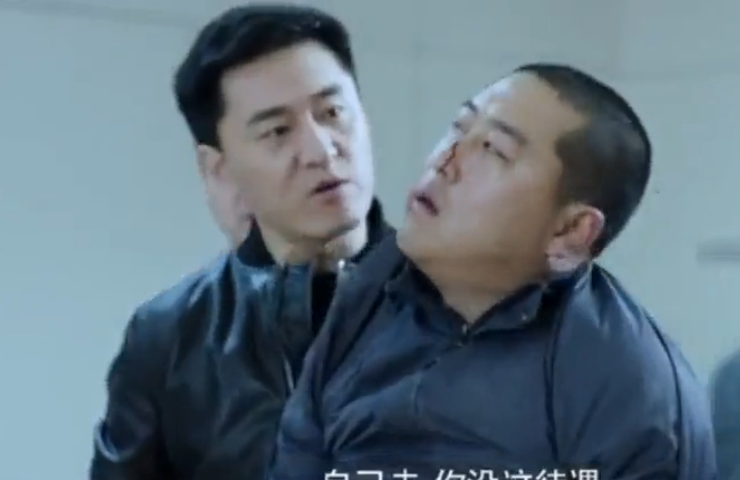 可恶的人贩子把孩子摔成重伤!到了医院也人神共愤!