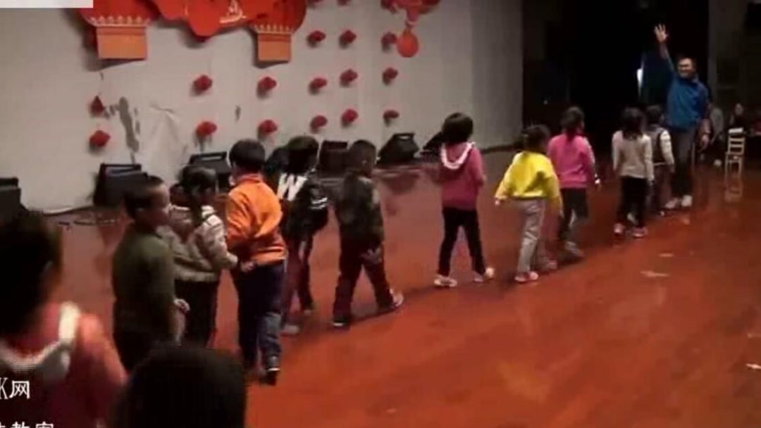 大班体育活动《趣味玩圈》(含PPT课件教案)幼儿园优质课