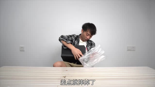 1499元的智能小电视机,走哪带哪,除了刷还能干嘛?