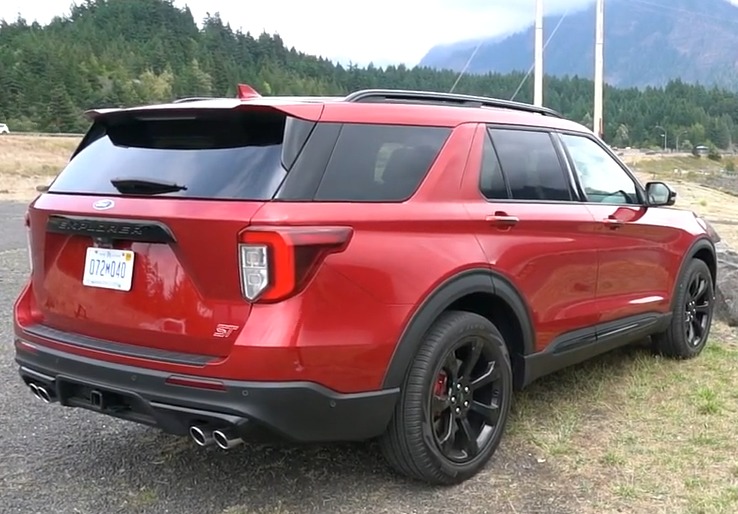 采用后轮驱动模式,也可以选购智能四轮驱动系统