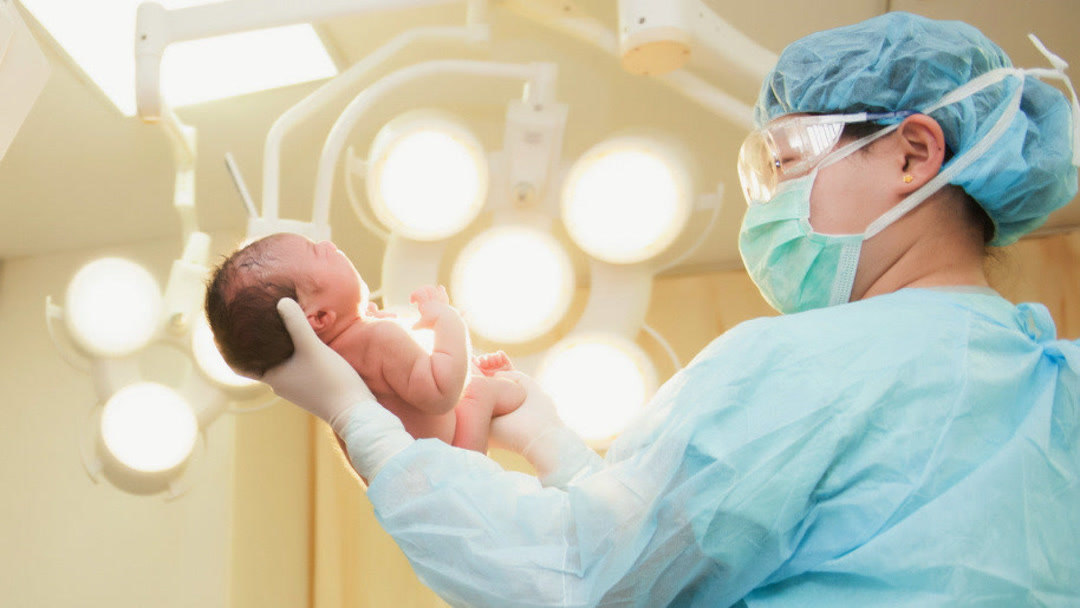 产房里的动人瞬间 直击产妇分娩过程