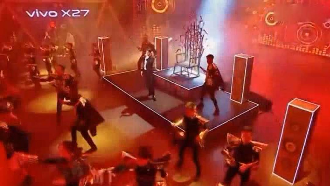 华晨宇火爆演唱《我管你》,凤凰传奇亮嗓《自由飞翔》舞台炸了!