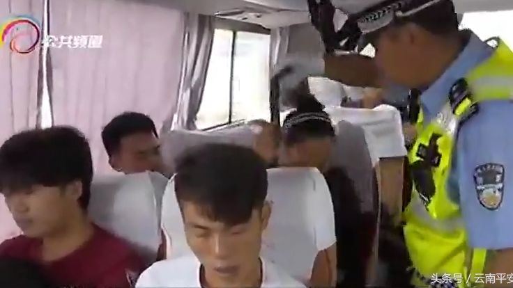 乘坐客车不系安全带理由还不少,昆曲交警再次提醒这是“生命带”