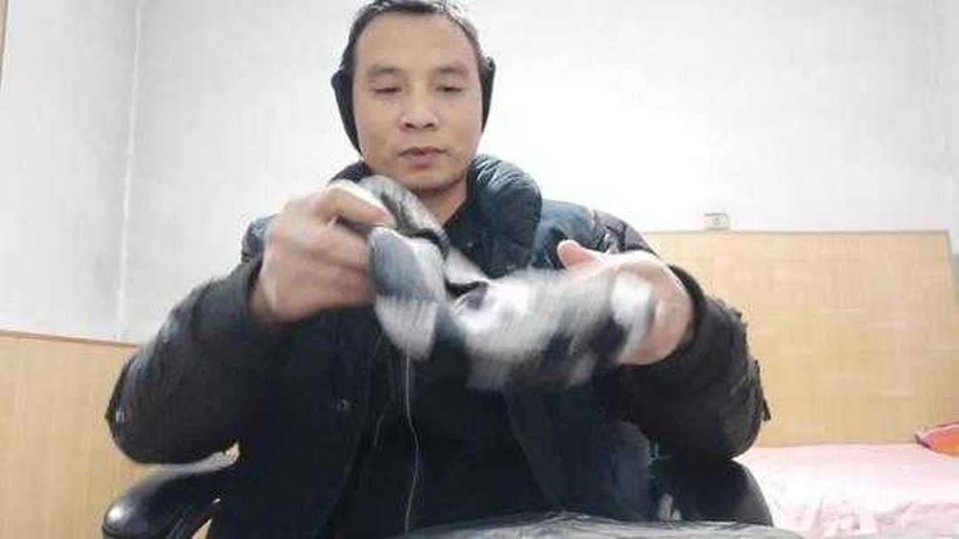 自媒体新手第一次购买云台支架 试用语音自动识别添加字幕分享