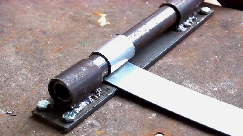 老师傅自己制造折弯工具,用起来还顺手