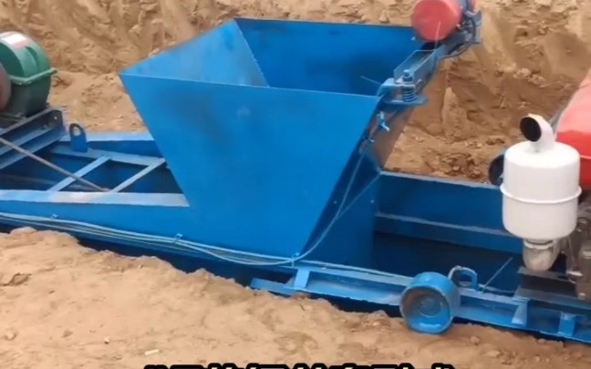 自走式排水渠道衬砌机 矩形边沟建造成型机 铁路沟渠机