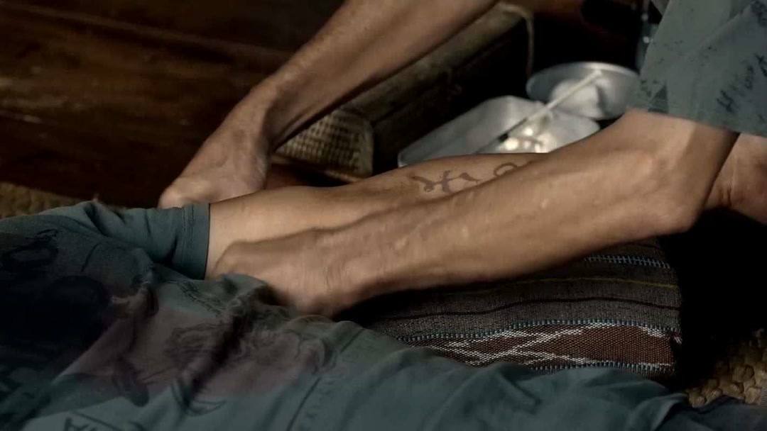 卧底警察被毒枭折磨的不成人样,还被毒贩注射毒品了!