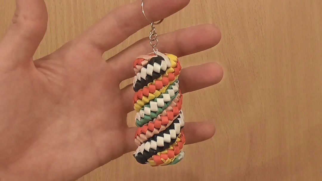 纸条编织教程,藏式转经筒挂件的制作方法,佩戴起来非常漂亮!