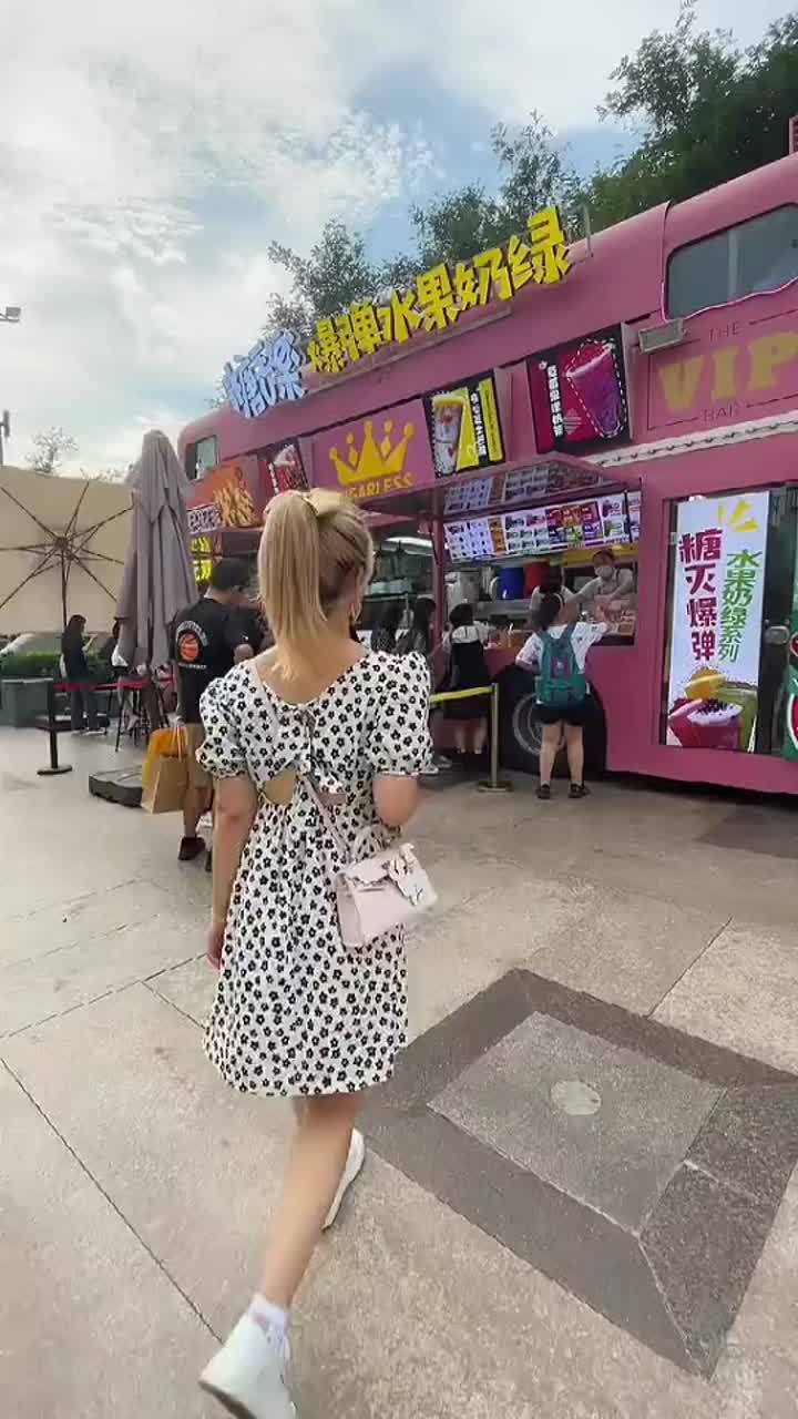 天呐,不会有人还没喝过不加糖的水果茶吧!探店团浪计划夏日饮品水果...