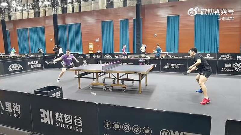 ߔ�樊振东梁靖崑热身训练 ߏ�️2023WTT新乡冠军赛继续进行,进入...