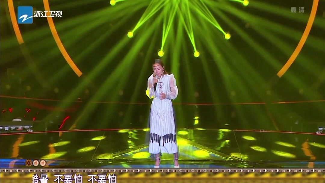 彝族姑娘演唱《不要怕》,声音一出来导师立马按下通过按钮