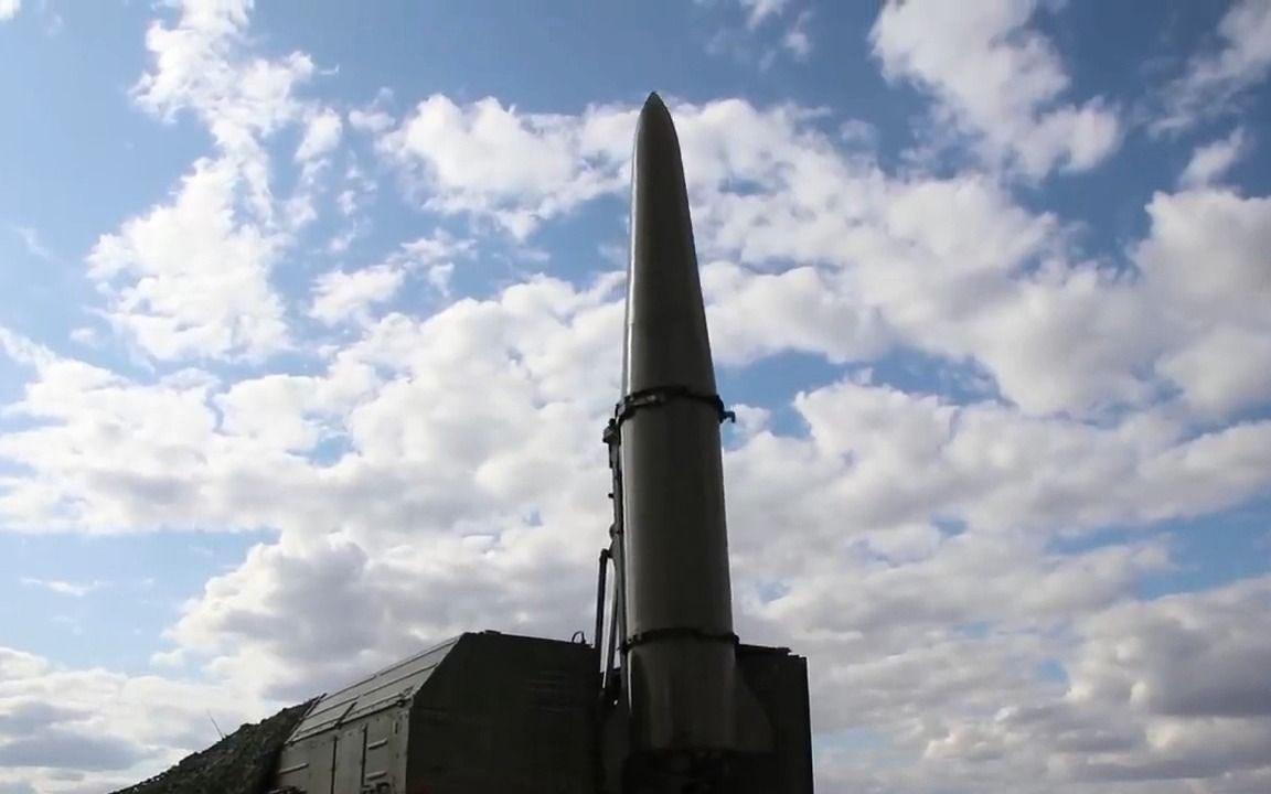 俄罗斯9K720战术导弹装载发射