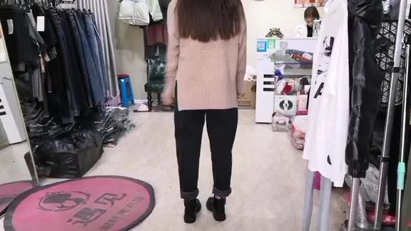 ߒ�如今服装行业越来越难做了,你卖羽绒棉服她说怕起坨,你卖羽绒服...