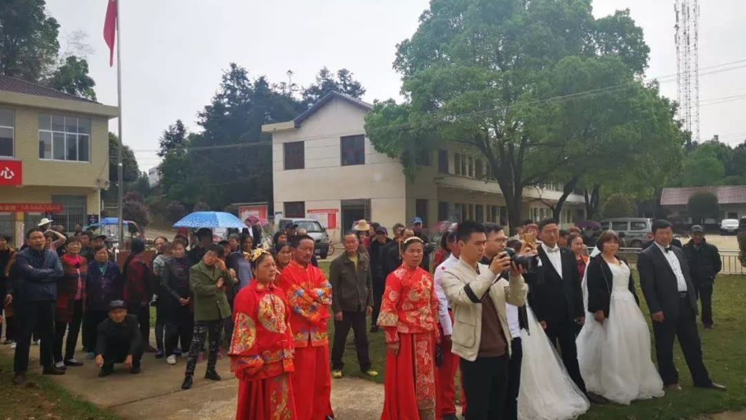 现在农村很多父母,爱去拍婚纱照,儿女们是怎么看的?