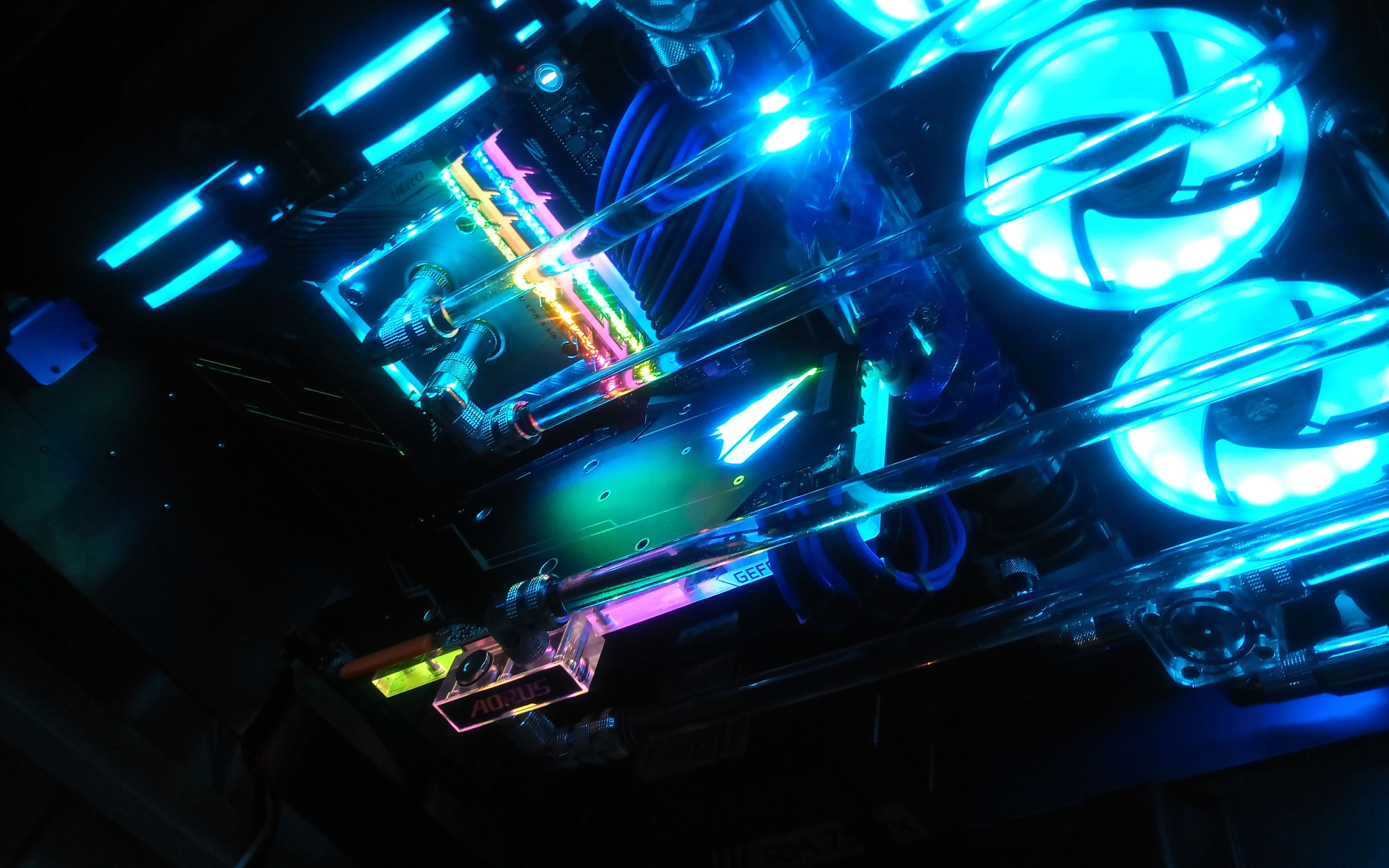 Razer 雷蛇精灵魔盒 无线组网游戏路由器和RGB效果