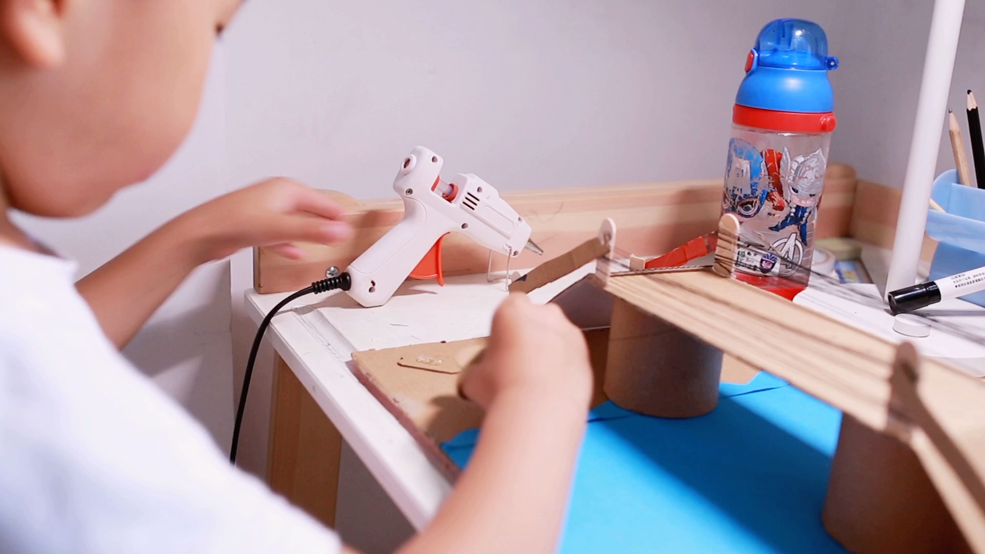 幼儿园《手工桥》制作